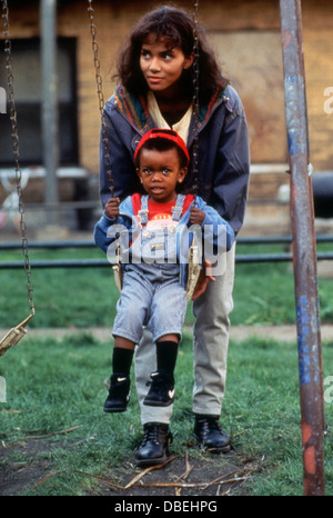 LOSING ISAIAH (1995) HALLE BERRY; JESSICA LANGE; STEPHEN GYLLENHAAL ...