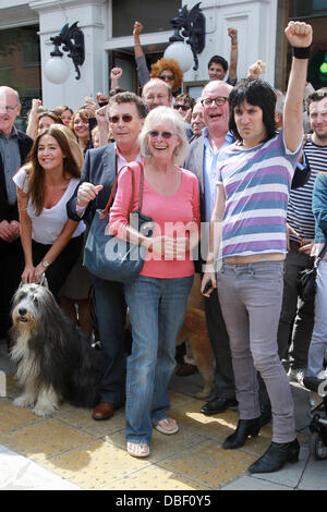 Lisa Snowdon, Robert Powell, Christopher Biggins and Noel Fielding In ...