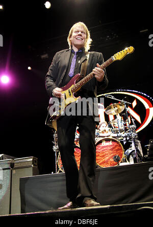Styx Performing at Manchester MEN Arena Manchester, England - 08.06.11 ...