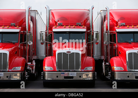 Identical red 18-wheelers Stock Photo - Alamy