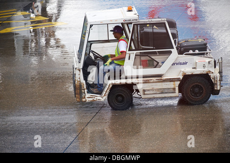 Airport ground crew transporting Baggage Stock Photo - Alamy