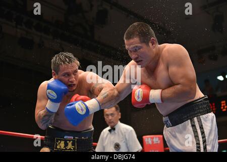(L-R) Rio Hidaka, Kotatsu Takehara (JPN), JULY 25, 2013 - Boxing ...