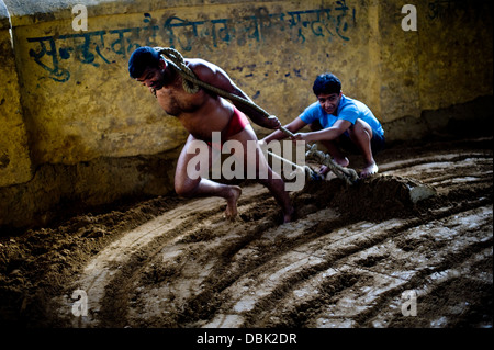 Indian Kushti wrestlers train at the Guru Hanuman Akhara in Old Delhi ...