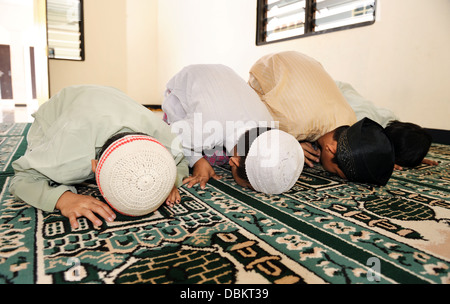 Muslim Kids Praying Stock Photo - Alamy