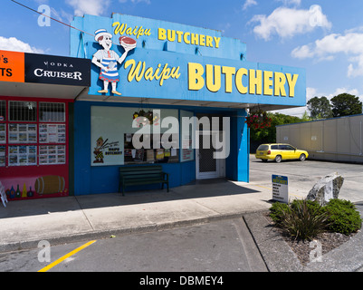 dh WAIPU NEW ZEALAND Town signpost giving directions sign post Stock ...