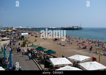 Crowded Brighton beach Stock Photo - Alamy