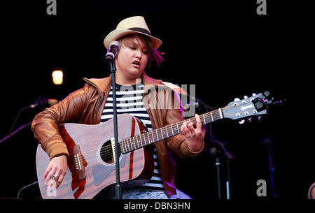 China Soul, daughter of David Soul of Starkey & Hutch fame, performing ...