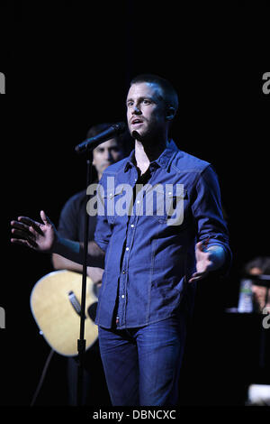 Robbie Roth and Gavin Creel 'Broadway Stands Up for Freedom': A concert ...