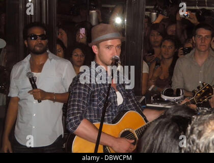 Justin Timberlake performing with his new band FreeSol at Southern ...