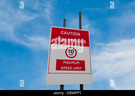Maximum speed 10 mph sign Stock Photo - Alamy