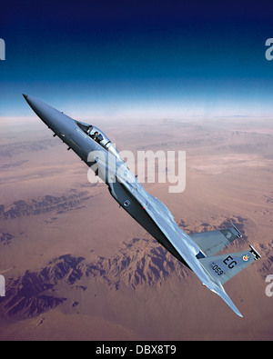 USAF F-15 EAGLE FLYING OVER DESERT Stock Photo - Alamy