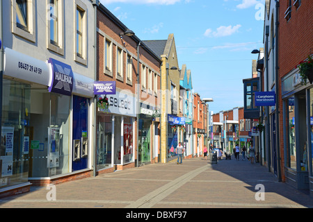 Pedestrianised Broadway, Orchard Centre, Didcot, Oxfordshire, England ...