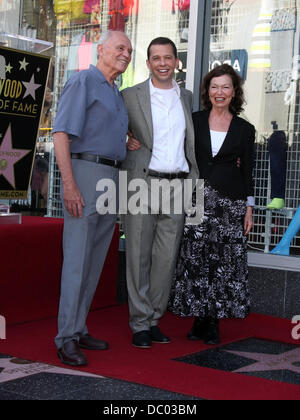 Jon Cryer and his parents David Cryer and Gretchen Cryer Jon Cryer is ...