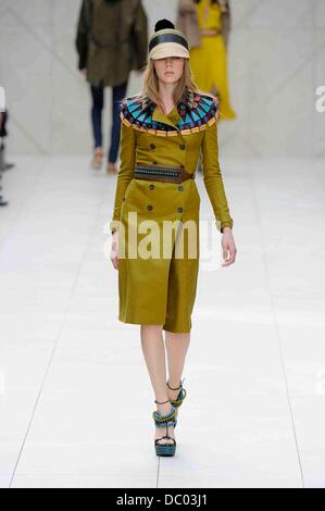 BURBERRY Catwalk at London Fashion Week AW16, LFW AW16. 22/02/2016 ...