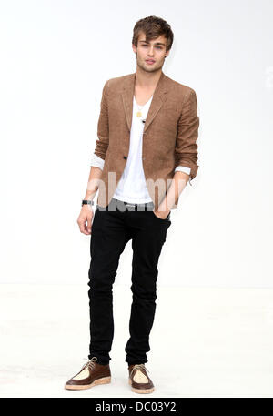 Douglas Booth London Fashion Week Spring/Summer 2012 - Burberry Prorsum ...