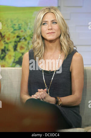 Jennifer Aniston makes an appearance on ABC's 'Good Morning America ...