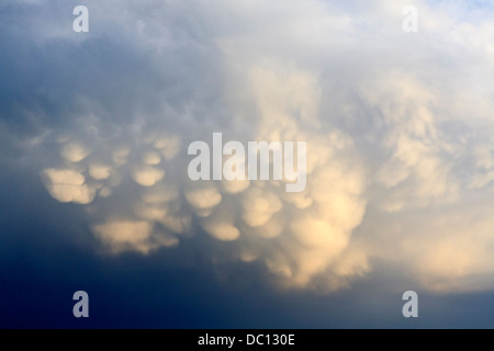 Mammatus or mammatocumulus clouds Stock Photo: 59031301 - Alamy