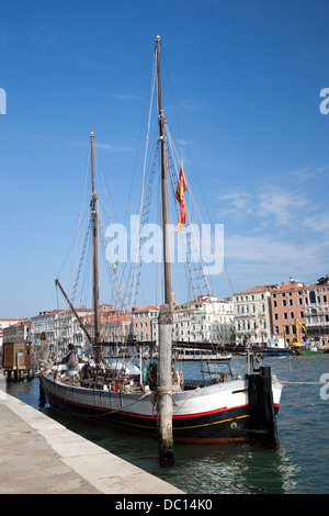 The bow of the trabaccolo "Il Nuovo Trionfo", a testimonial of what the ...