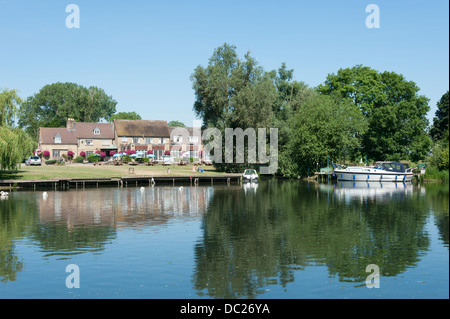 The Pike and Eel pub on the River Great Ouse at Needingworth ...