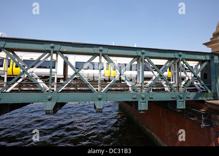 train crossing metal hungerford rail bridge over the river thames ...