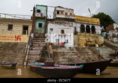 High water at the Nishad Raj Ghat in Varanasi in India Stock Photo - Alamy