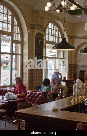 The interior of Sheffield Train Station, Sheffield City Centre South ...