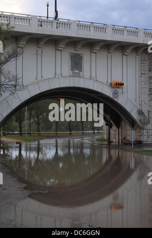 Centre Street Bridge,Calgary, The Centre Street Bridge, built 1915-1916 ...