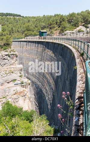 The Zola dam at Le Tholonet, near Aix en Provence, France Stock Photo ...