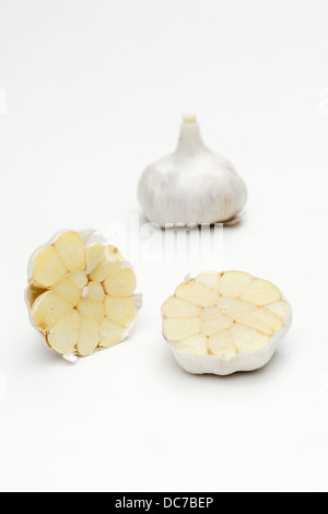 garlic cut in half Stock Photo - Alamy