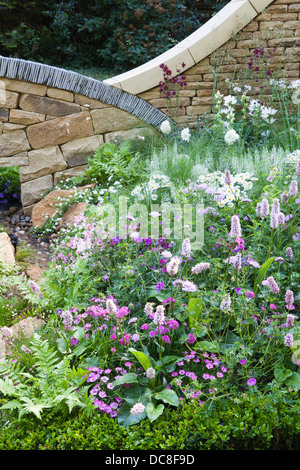 Slate and dry stone walls surround Stock Photo - Alamy
