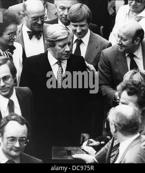 Federal Chancellor Helmut Schmidt opened an art exhibition at the ...