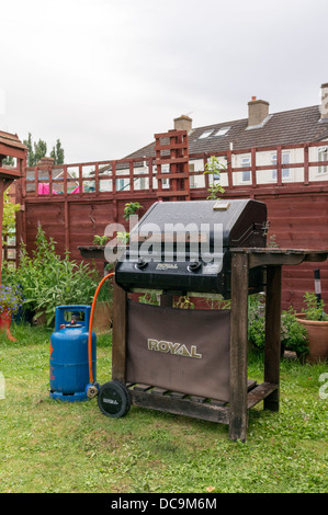 Wet gas fired BBQ in rain in garden Stock Photo - Alamy