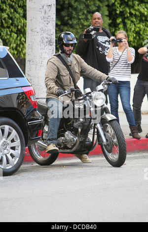 Keanu Reeves returning to the scene and speaking to the Beverly Hills ...