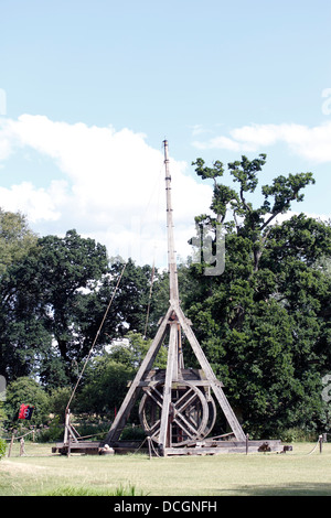 Trebuchet at Warwick Castle - largest medieval replica seige engine in ...