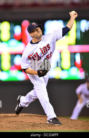 Minnesota Twins pitcher Brian Duensing is pulled from the game during ...