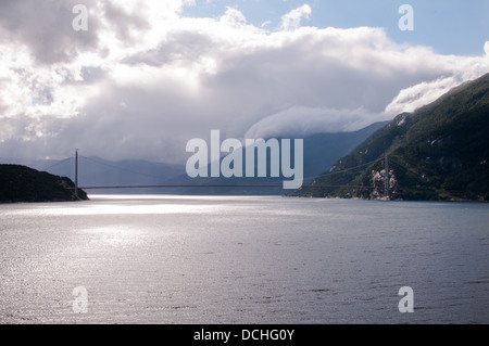 ferry from Brimnes to Bruravik over the Eidfjord Stock Photo - Alamy