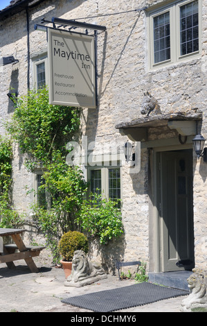 The Maytime Inn (since renamed the Three Horseshoes), in Asthall ...
