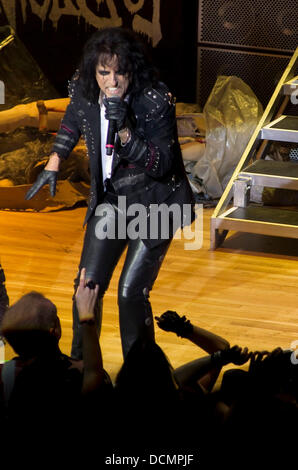 Alice Cooper performs at City Hall in Sheffield Sheffield, England - 25 ...
