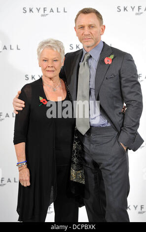 Daniel Craig, Dame Judi Dench and Marc Forster James Bond 007 Photocall ...