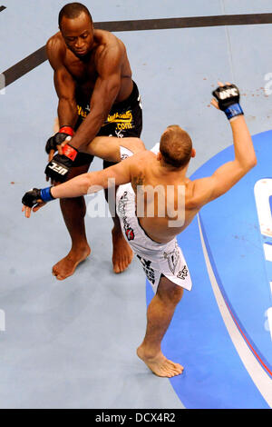 Claude Patrick vs Brian Ebersole UFC 140 Welterweight bout at the Air ...