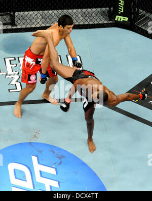 Jon Jones vs Lyoto Machida UFC 140 Welterweight bout at the Air Canada ...