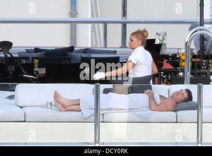 Simon Cowell relaxes onboard the luxury super yacht, MY Slipstream ...