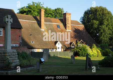 Traditional Kentish red tiled catslide roof, Wittersham, Kent, UK Stock ...