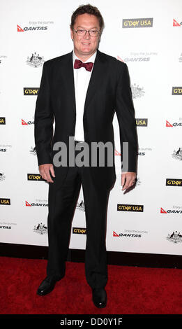 Former professional NBA player and honoree Luc Longley and family 9th ...