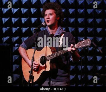 Jared Weiss "If It Only Even Runs A Minute 8", a concert series ...