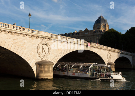 Batobus boats Paris France Seine river Stock Photo - Alamy