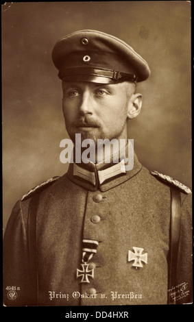 Ak Prinz Oscar von Preußen, NPG 2152, Uniform, Merite Orden, Pickelhaube Stock Photo - Alamy