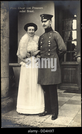 Ak Prinz Oscar von Preußen, NPG 2152, Uniform, Merite Orden, Pickelhaube Stock Photo - Alamy