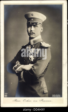Ak Prinz Oscar von Preußen, NPG 2152, Uniform, Merite Orden, Pickelhaube Stock Photo - Alamy