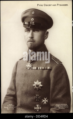 Ak Prinz Oscar von Preußen, NPG 2152, Uniform, Merite Orden, Pickelhaube Stock Photo - Alamy